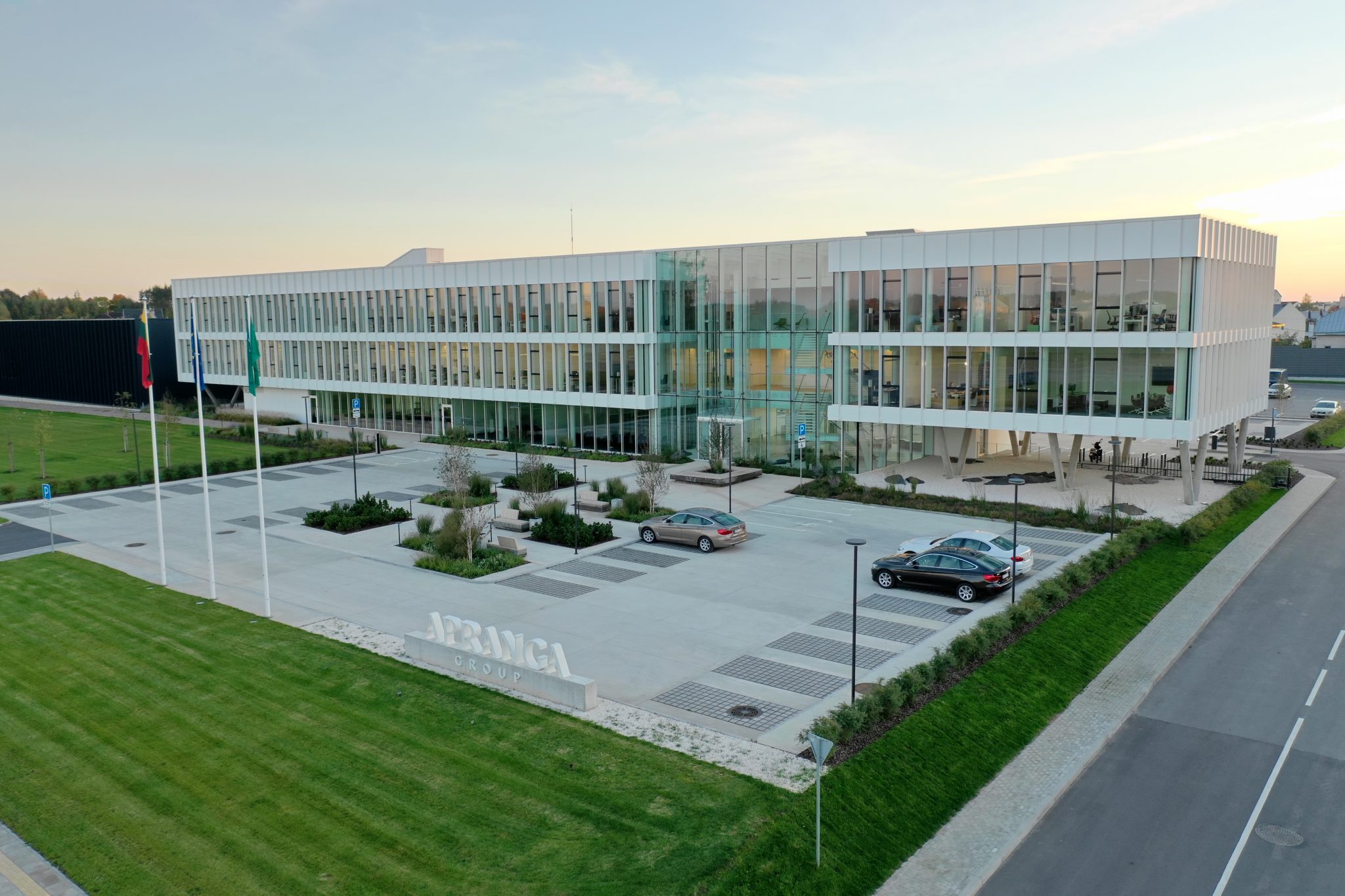 Comfort Heat | Administration and logistics center for Apranga group in ...